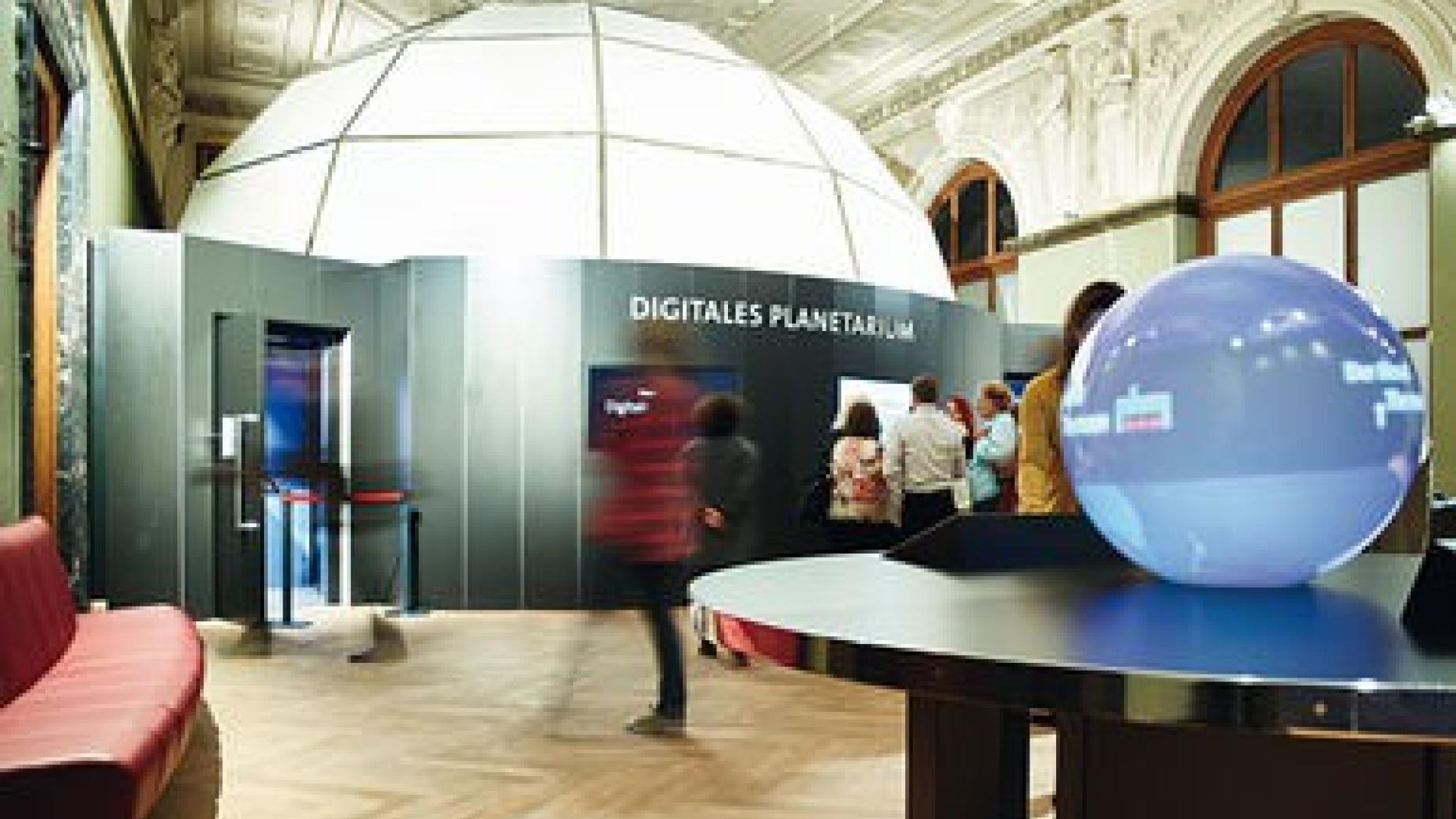 Per Computer durch die Galaxis: Ein spektakuläres Planetarium eröffnet ...