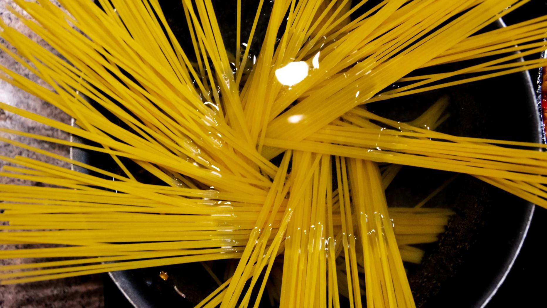 Pasta-Physik: Warum Spaghetti ein Lieblingsobjekt der Forschung sind